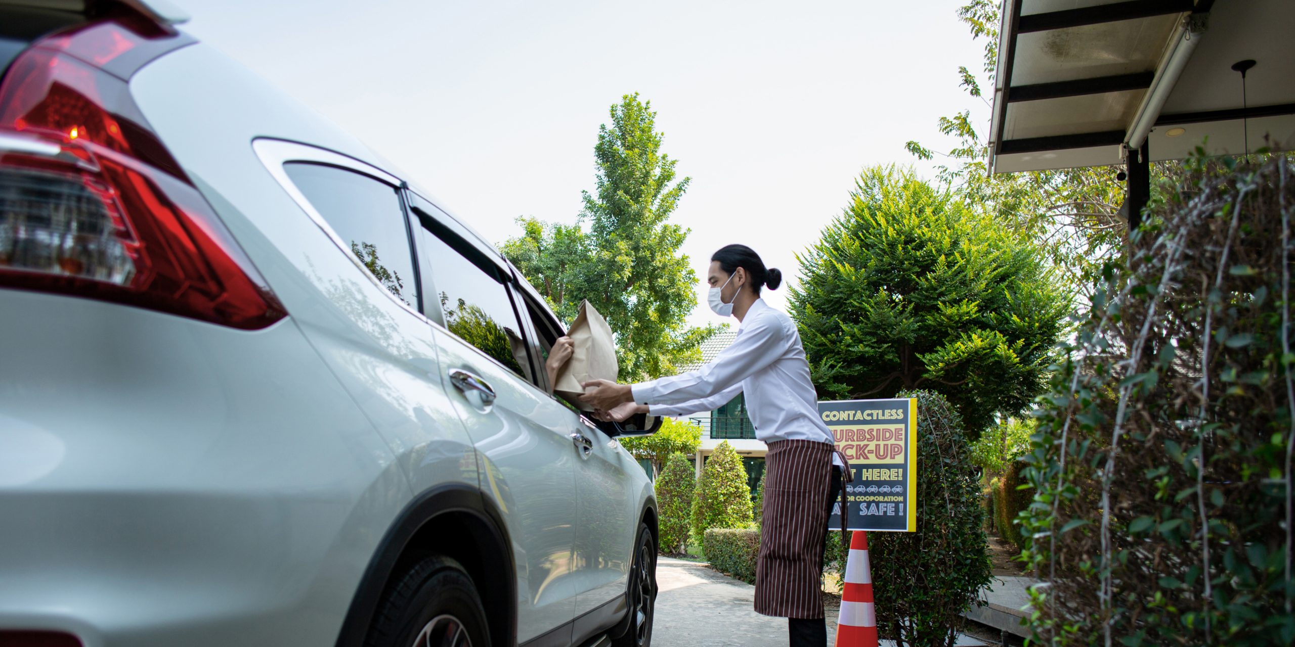 Why Curbside Pick-up is Revolutionizing Retail Industry